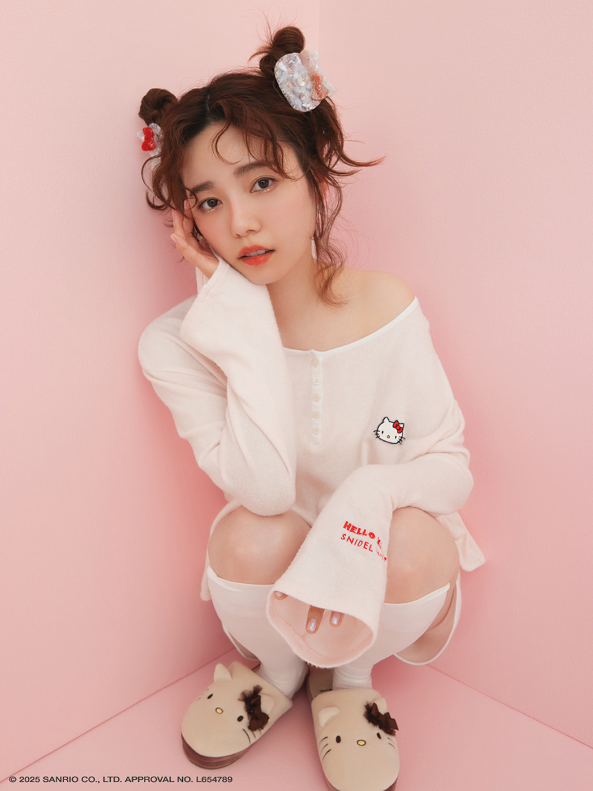 HELLO KITTY】ヘンリーネックセットアップ(カットソー&Tシャツ HELLO KITTY】ヘンリーネックセットアップ(カットソー&Tシャツ