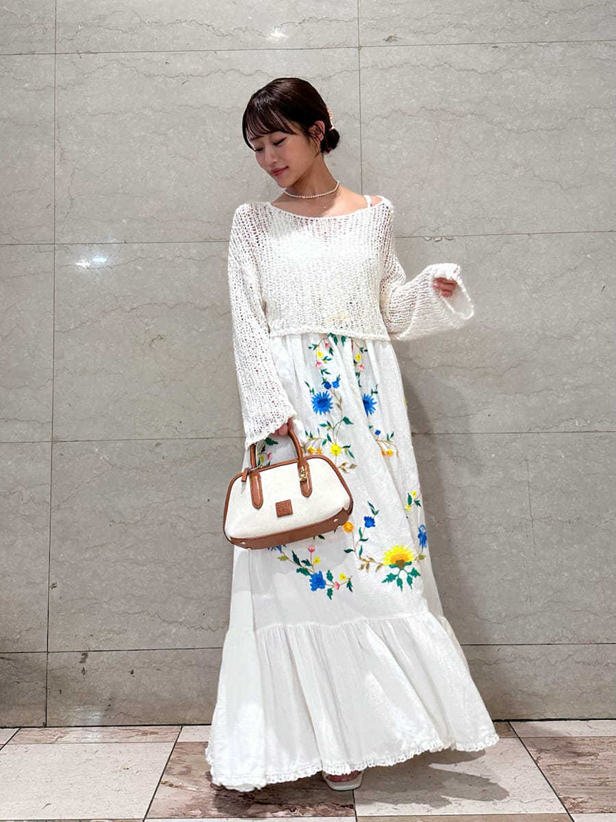 フラワーエンブロイダリーマキシワンピース(マキシ・ロングワンピース